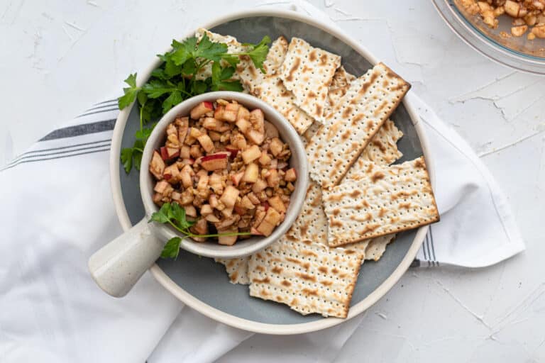 Traditional Apple Walnut Charoset (Ashkenazi Passover Recipe) • Simple ...
