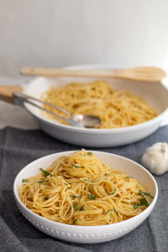 Easy Garlic Butter Pasta (4 Ingredients) • Simple Gray T-Shirt