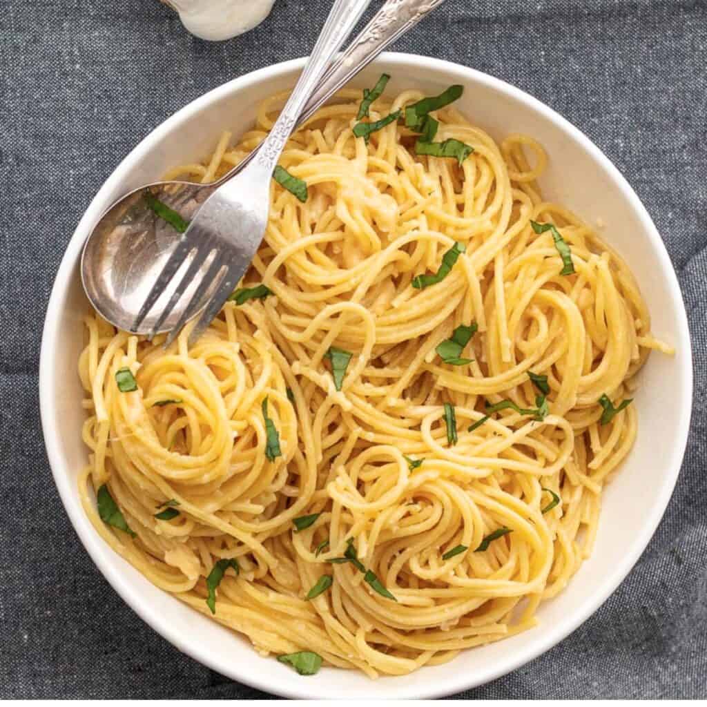 Easy Garlic Butter Pasta (4 Ingredients) • Simple Gray T-Shirt